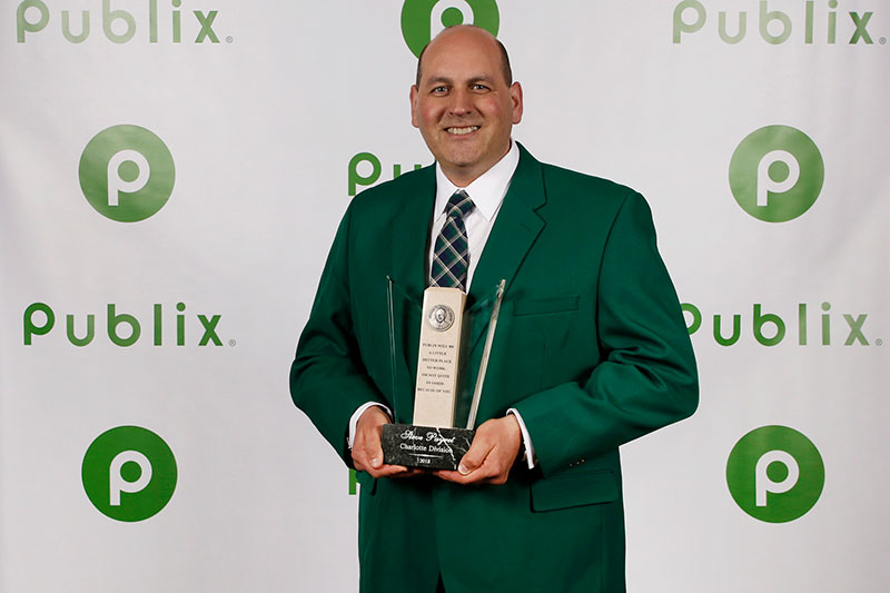 Publix Presents Managers With Jenkins, President’s Awards
