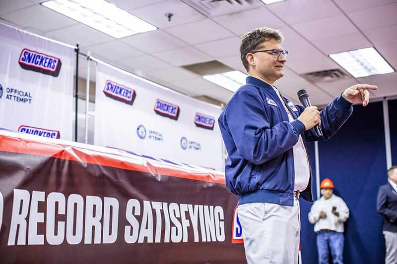 Mars Wrigley Seeks Guinness World Record For Largest Snickers Bar