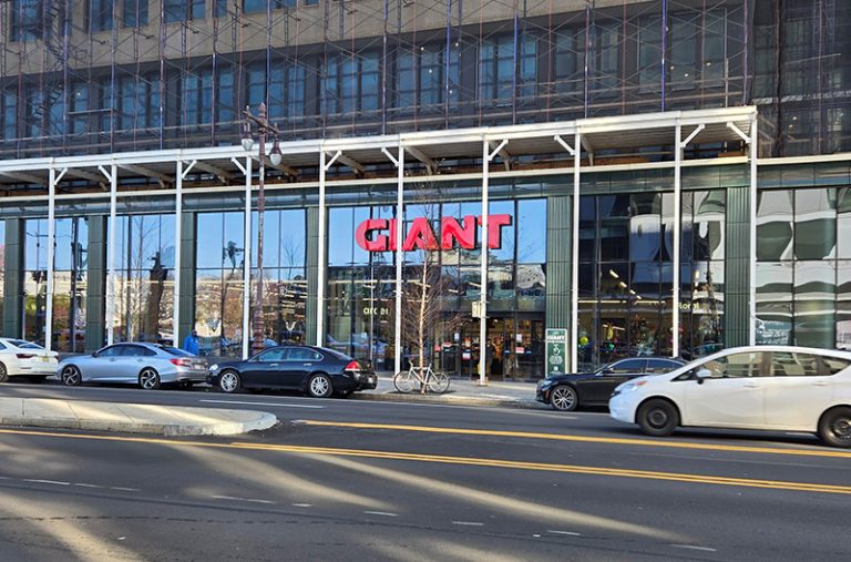 The Giant Co. Celebrates Store Opening In Philadelphia