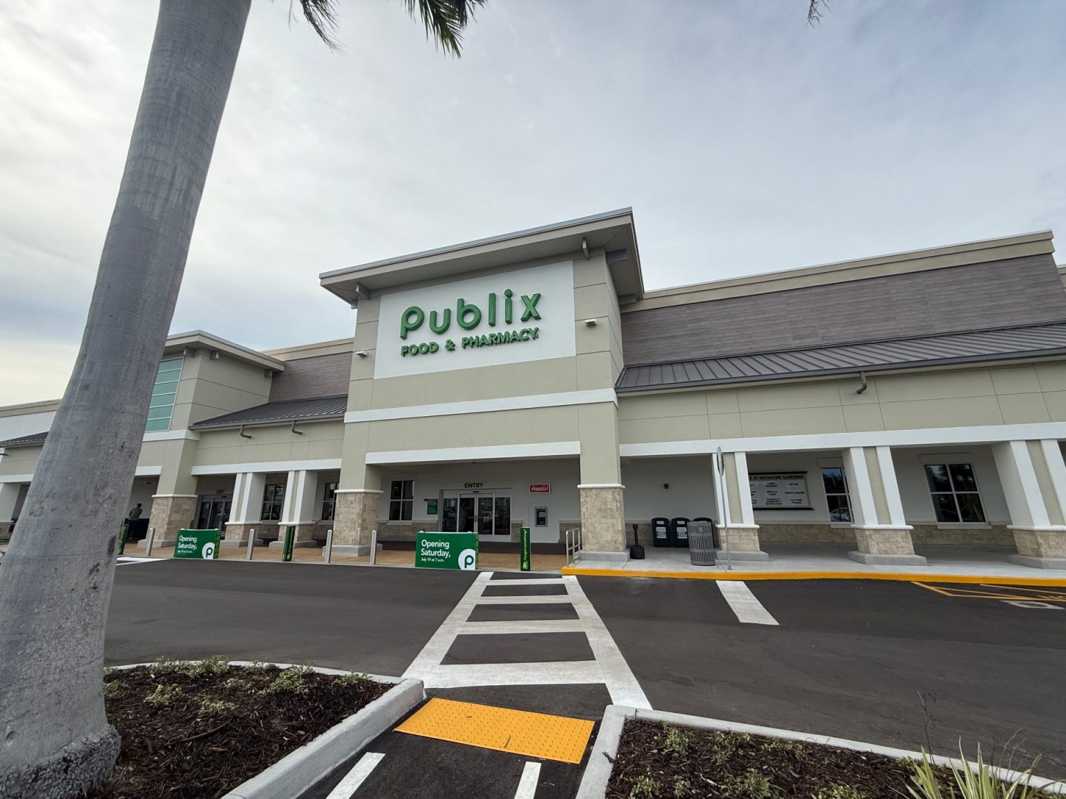 Publix Celebrates 2 Store Openings In FL