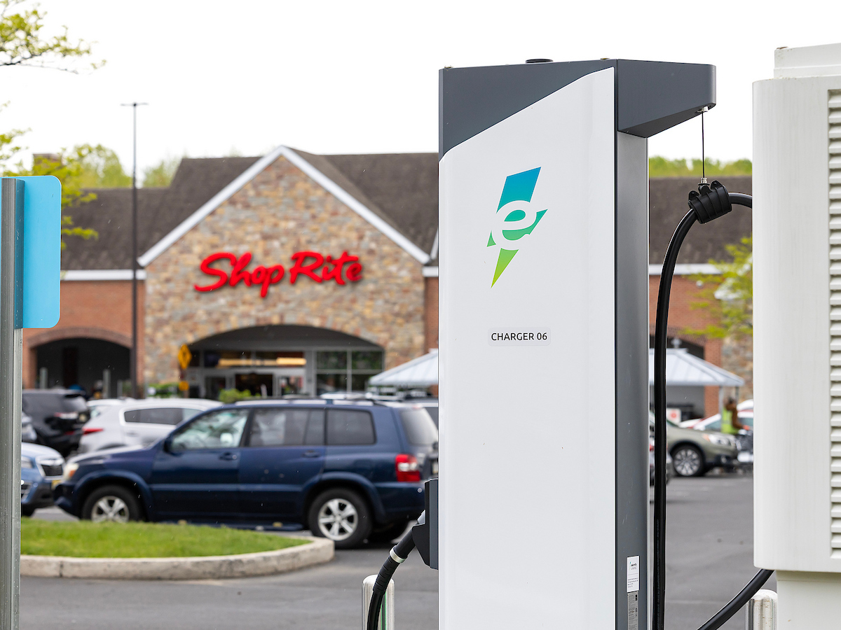 ShopRite Of Yardley Debuts Electrify America EV Fast Charging Station