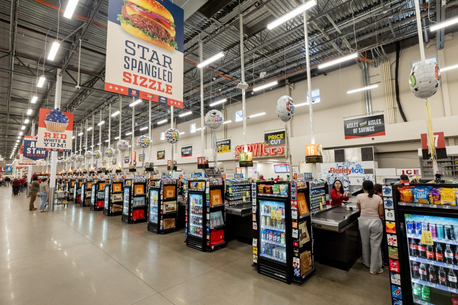 H‑E‑B Unveils Renovated Bastrop Store